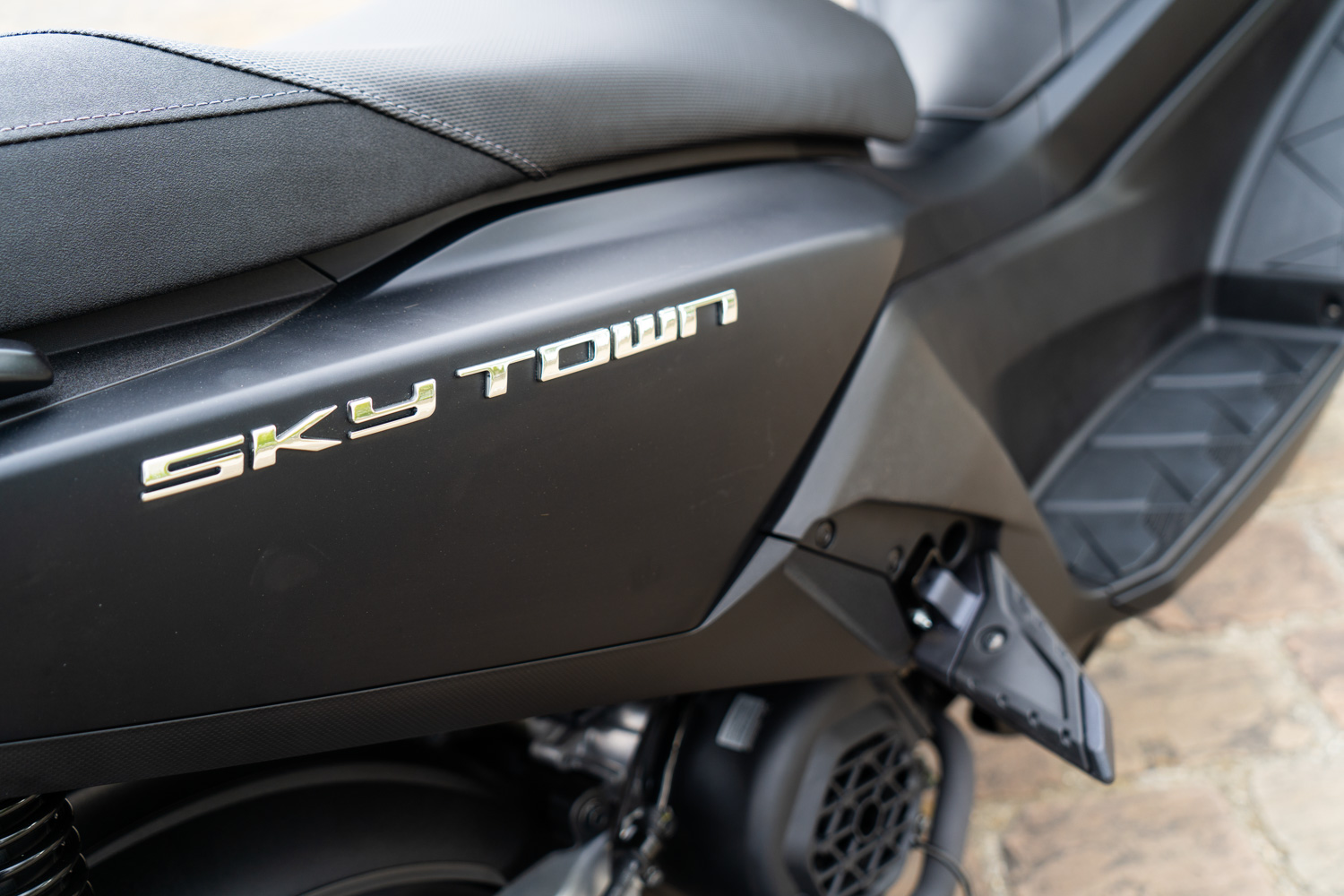 Essai Kymco SkyTown 125, le scooter compact qui assure - Asphalt Cafe