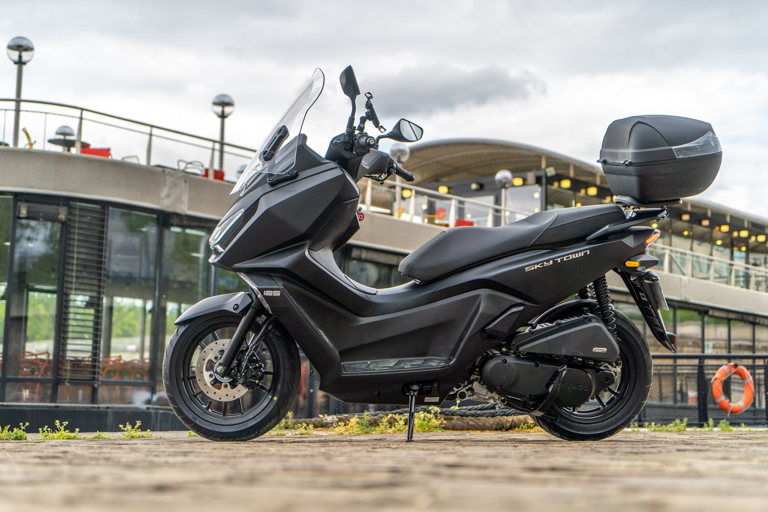 Essai Kymco SkyTown 125, le scooter compact qui assure - Asphalt Cafe