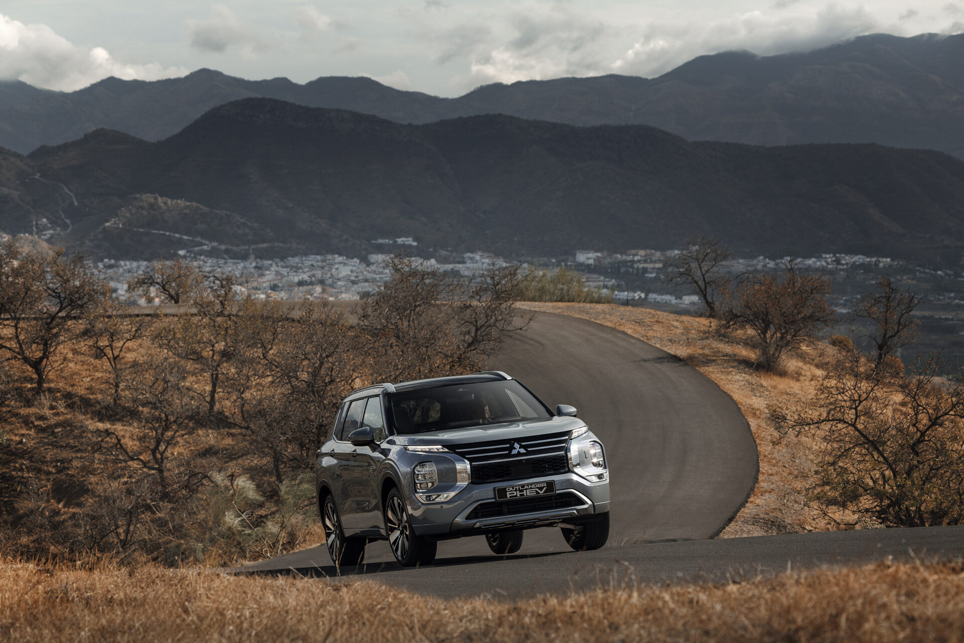 Essai Mitsubishi Outlander PHEV 2025 : le retour ambitieux de l'hybride ...